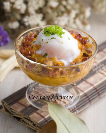 Huevo a baja temperatura con puré de batata y migas una receta de ...