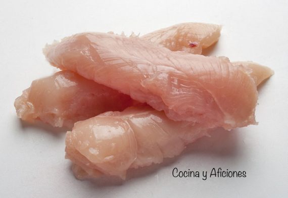 Solomillo o contramuslos de pollo con salsa Antibes, receta rica, rica