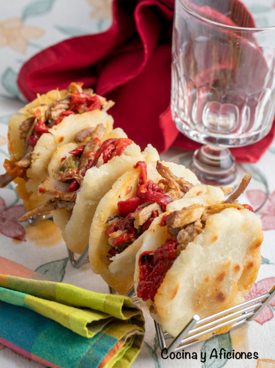 Como cocinar las mejores arepas de mechada una receta tradicional