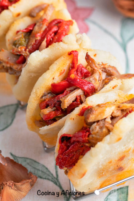 Como cocinar las mejores arepas de mechada una receta tradicional